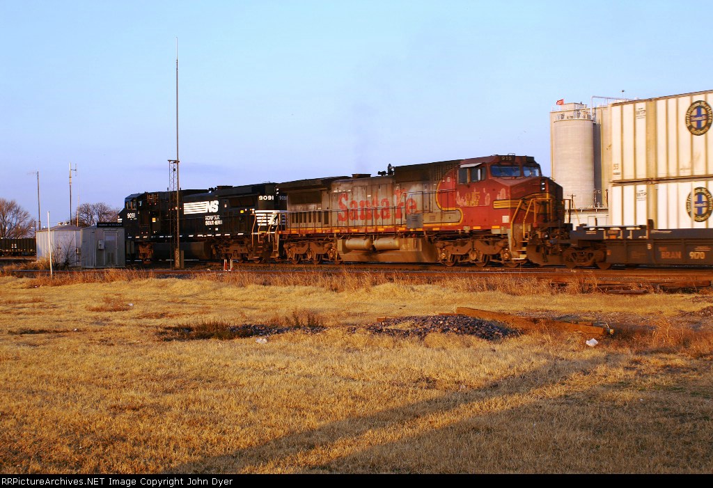 BNSF 915 and NS 9091